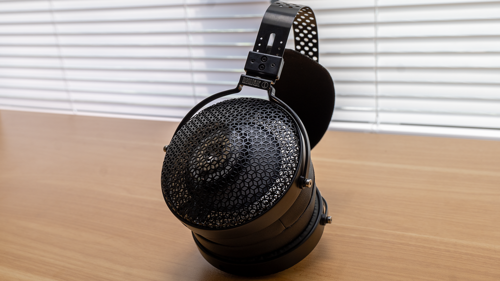 Moondrop Horizon Review: None More Dark – Headphones.com